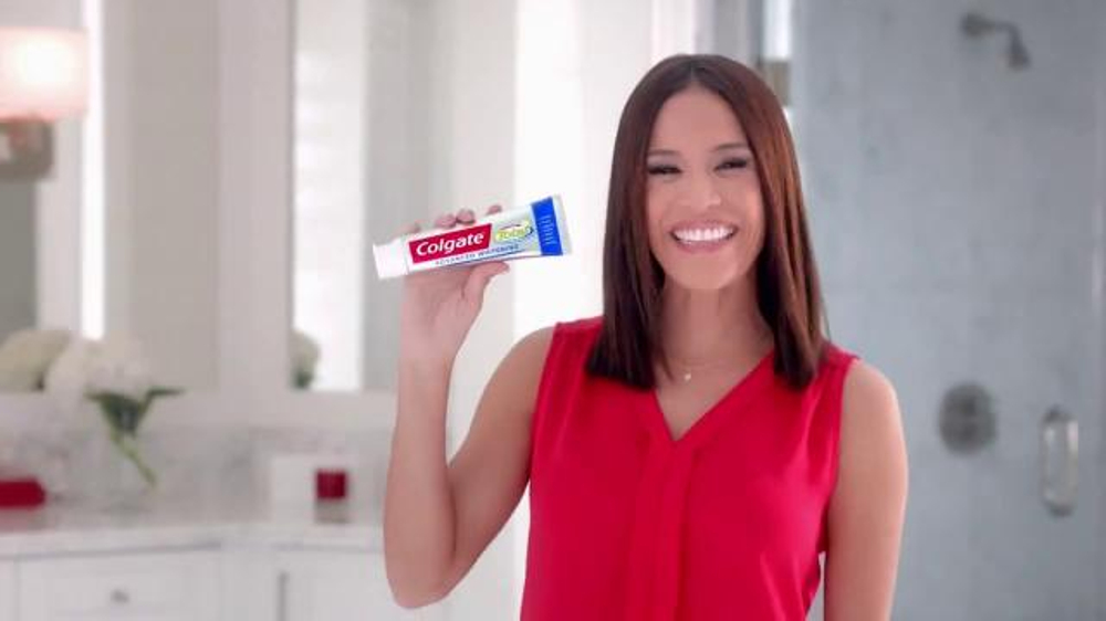 Colgate Total TV Commercial, 'Mejora la Salud Bucal' Con Karla Martínez ...