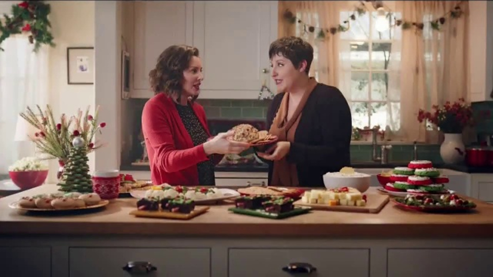 Big Lots TV Commercial, '2016 Holidays: Fireplaces & Toys' - iSpot.tv