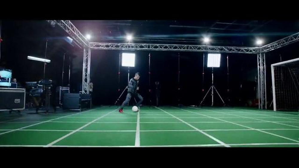 FIFA 16 TV Commercial, 'Play Beautiful' Featuring Lionel Messi, Kobe ...