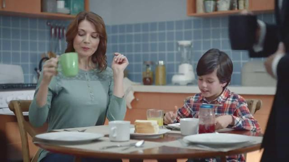 Allstate TV Commercial, 'La Mala Suerte: un nuevo hogar' - iSpot.tv