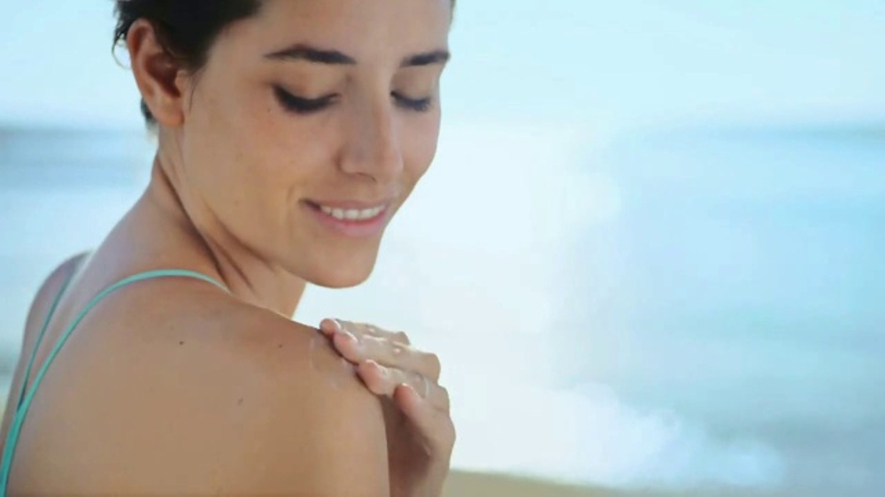 Coppertone Clearly Sheer Whipped TV Commercial, 'Beach' - iSpot.tv