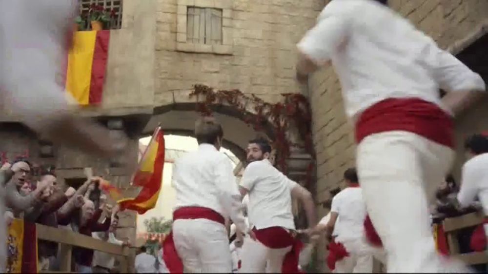 GEICO TV Commercial, 'Running of the Bulldogs' - iSpot.tv